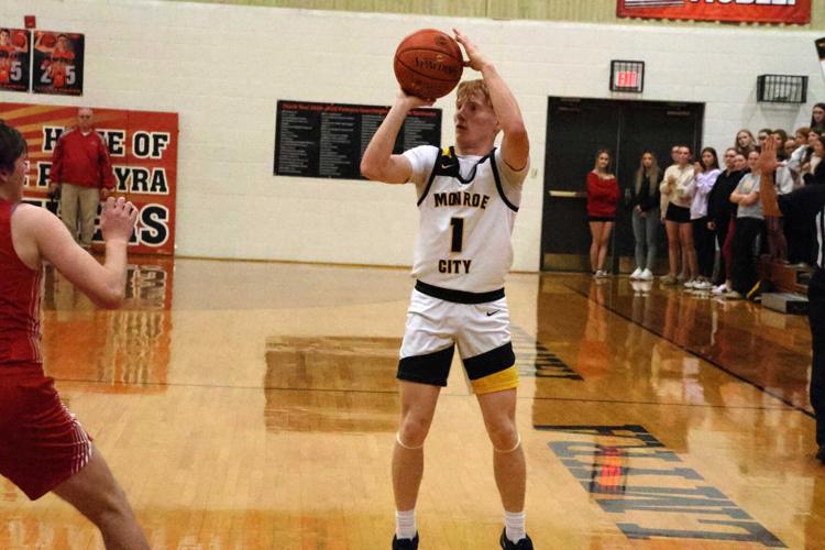 Smyser's 3-point shooting lifts Monroe City to district semifinal win ...
