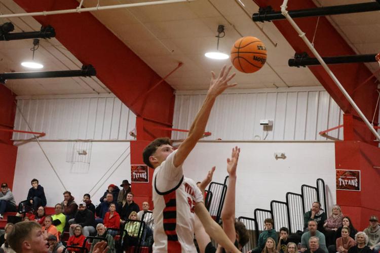 Dunk and Swat: Knowles sets the tone for Titans in win over Central Lee ...