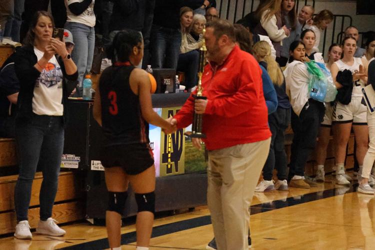 Alton's quickness too much for QND to handle at Superfan Shootout ...