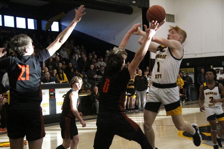 Panthers seize momentum during fourth quarter in win over Macon ...