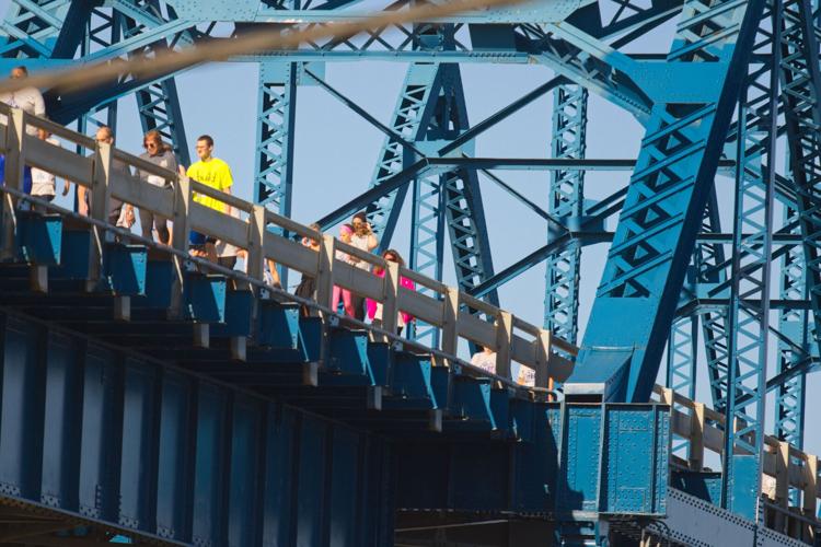 Clear skies, cool temps lead to picture-perfect Bridge the Gap race ...