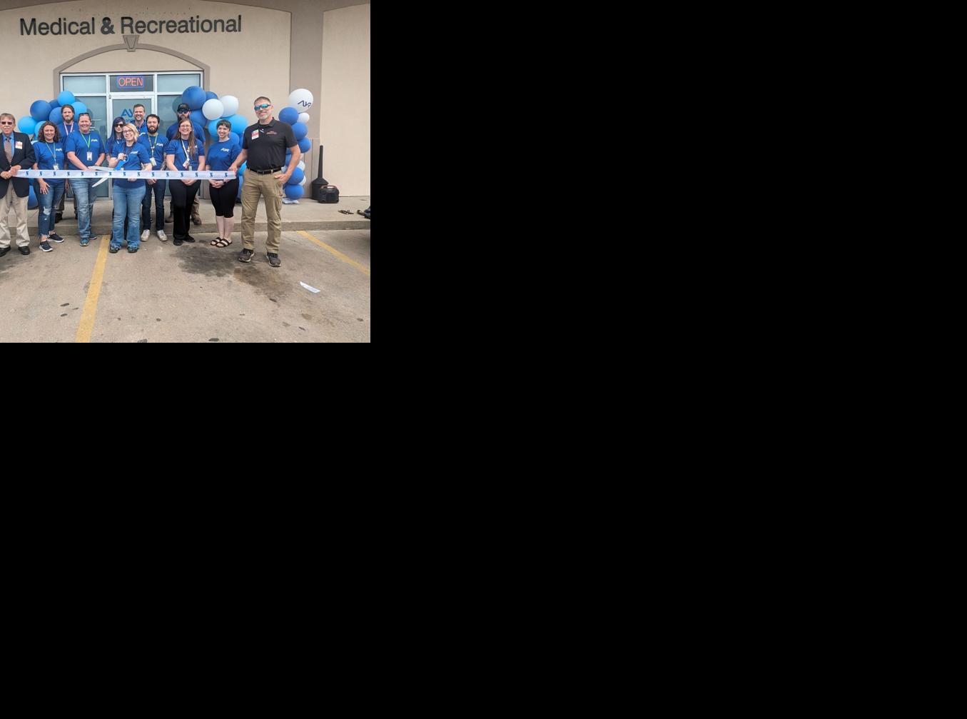 Ayr Wellness cuts ribbon on official rebranding | News | whig.com