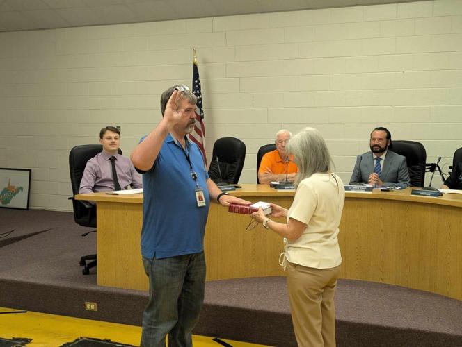 BOE swears in new members and officials | News | williamsondailynews.com