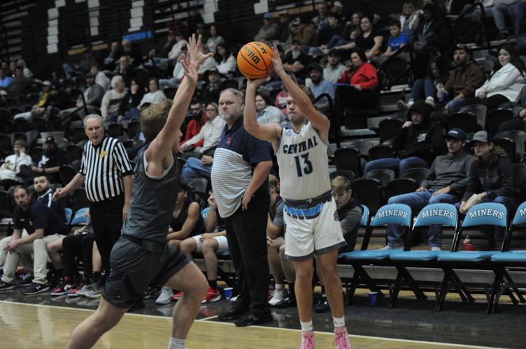 Mingo Central clobbers Man in home opener | Sports ...