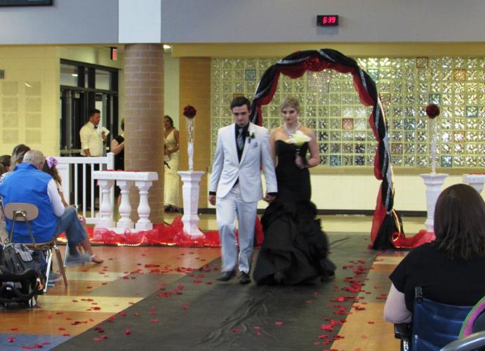 Photos: Mingo Central High School Prom Entrance | Photos ...