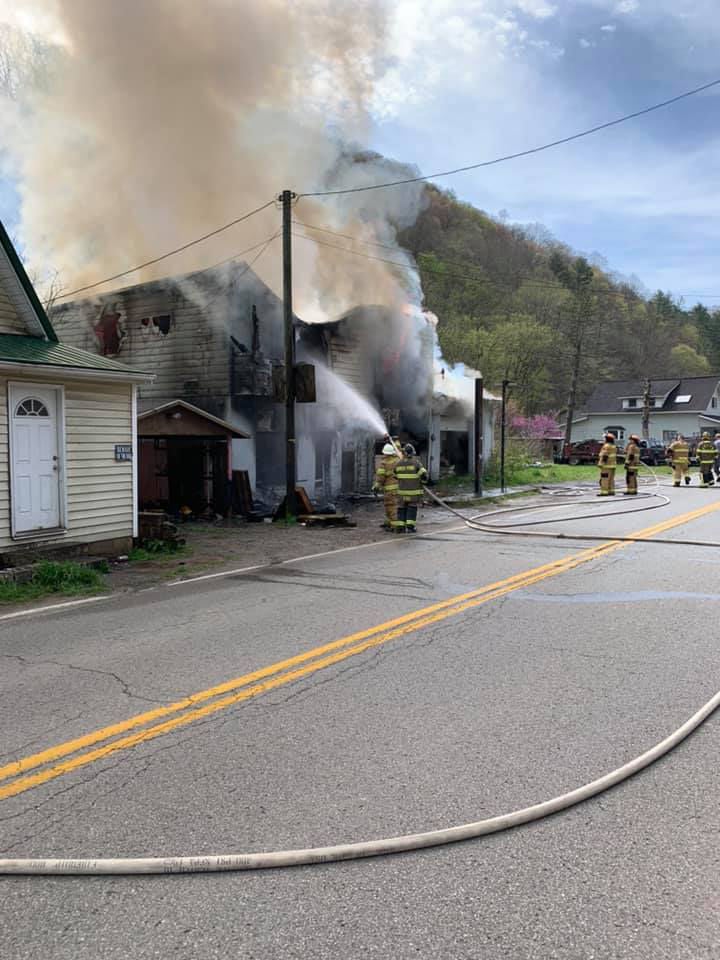 Fire destroys old business on Pond Creek | News | williamsondailynews.com