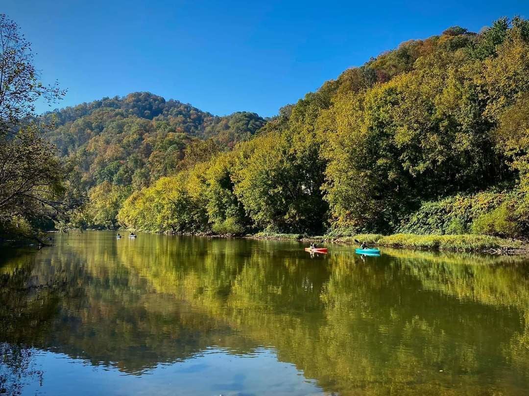 Fall foliage along the Tug Fork River | News | williamsondailynews.com
