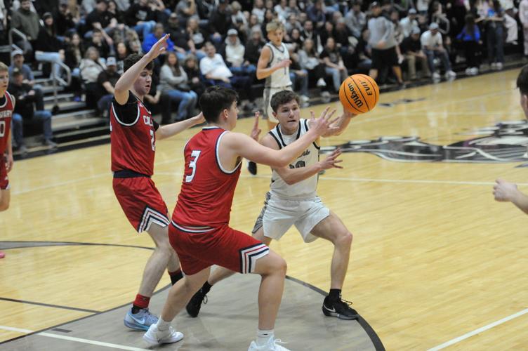 Tug Valley holds off Calvary rally for 71-63 win | Sports ...