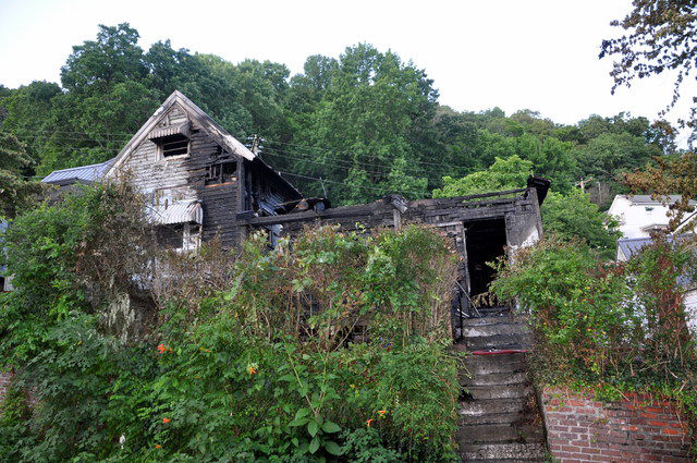 Fire destroys 2 houses | News | williamsondailynews.com