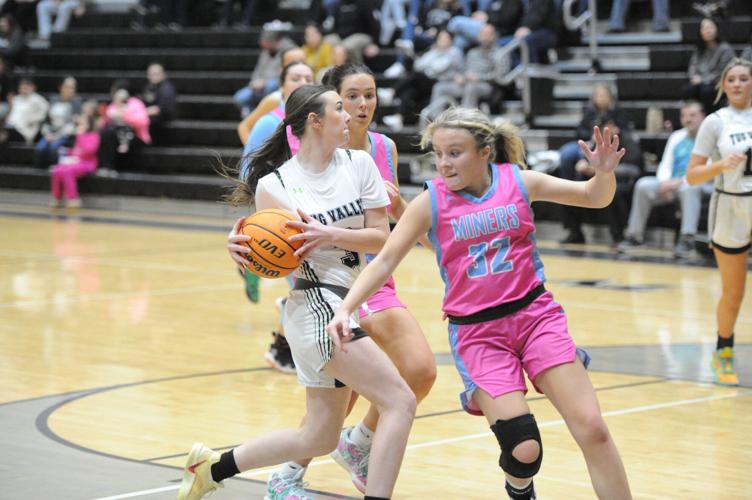 Tug Valley eases past Mingo Central for 14th straight win | Sports ...