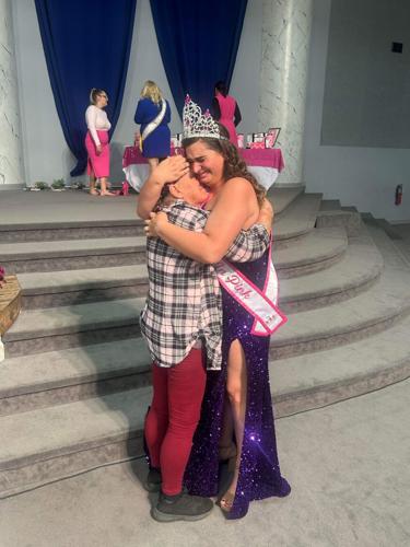 'Pretty in Pink' pageant queen dedicates win to mother fighting breast ...