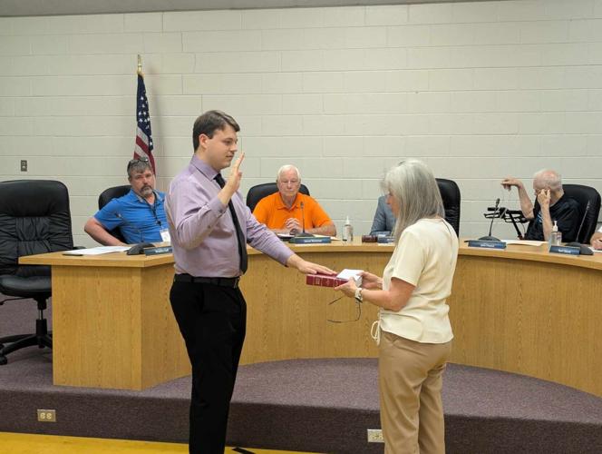 BOE swears in new members and officials | News | williamsondailynews.com