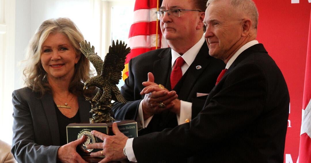 Local Veterans group presents Sen. Blackburn with Gerald R. Ford ...