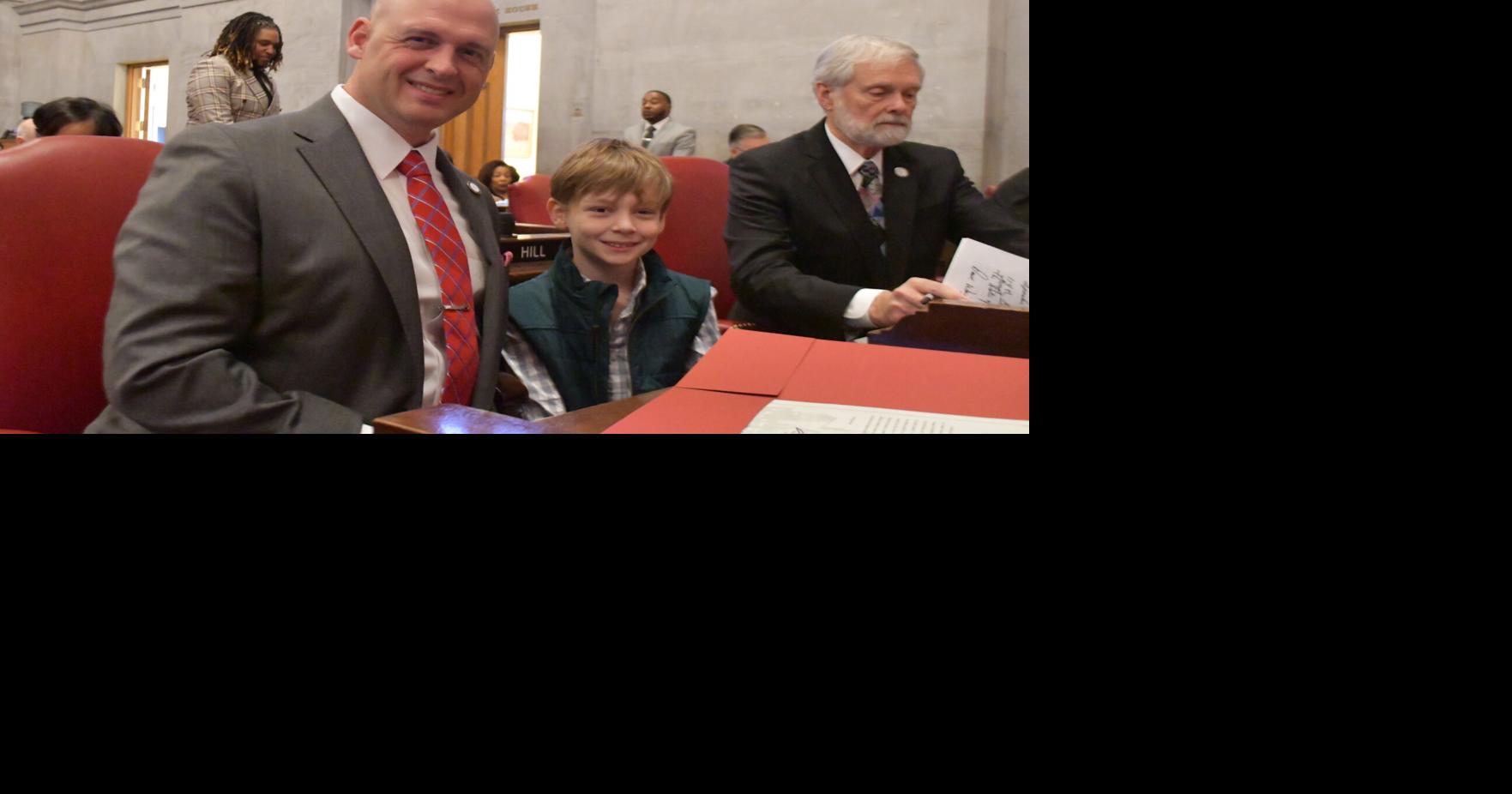 State Rep. Lee Reeves sworn in for 114th Tennessee General Assembly ...