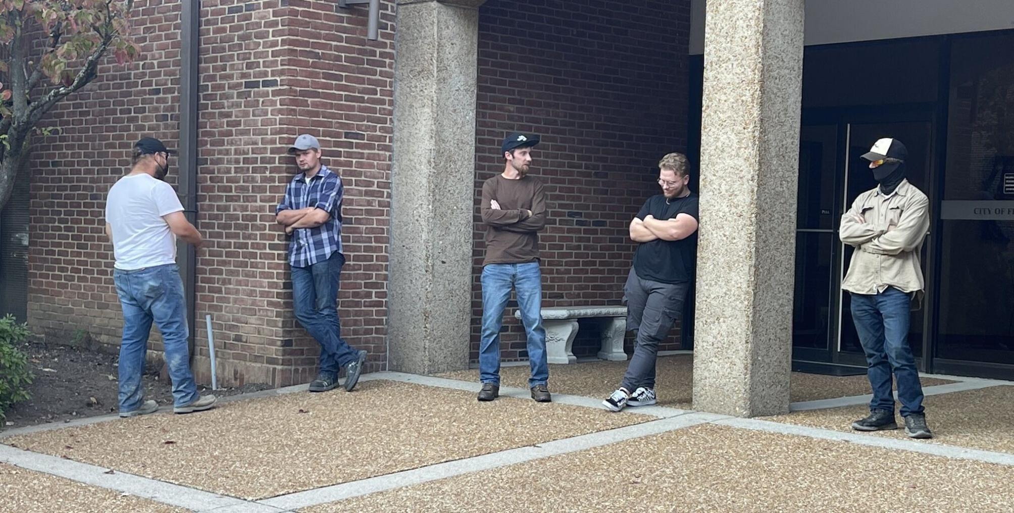 Neo-Nazis showing support for Hanson threaten residents, journalists ...