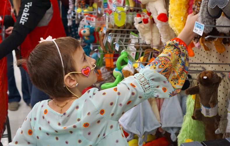 Young girl diagnosed with cancer helps animals in need with surprise ...