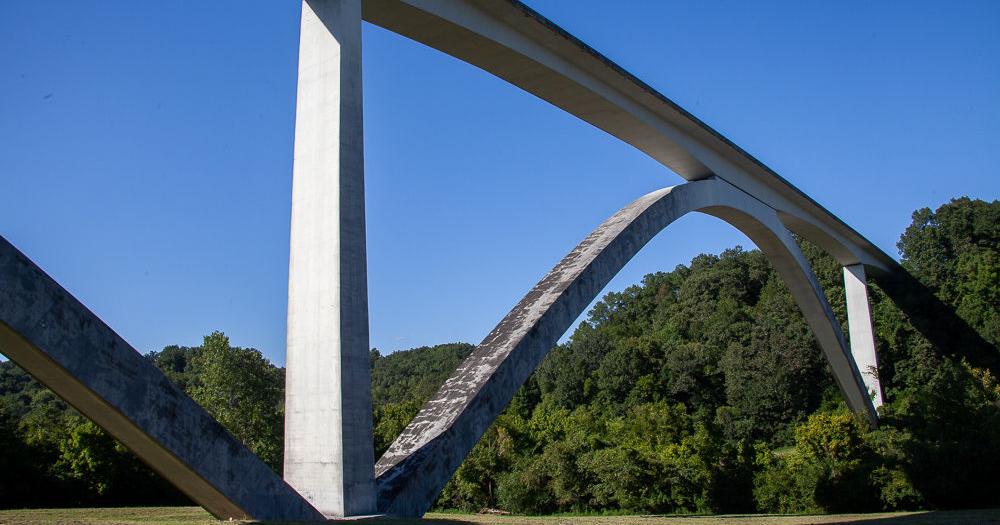 Construction of temporary safety barrier on Natchez Trace Bridge begins ...