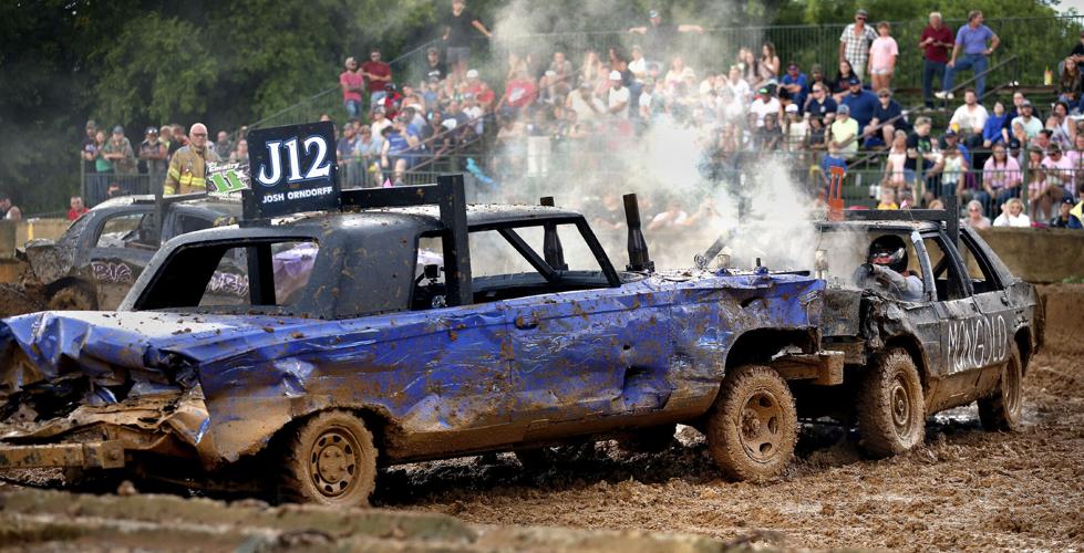 Metal mayhem: Demolition derby draws crowd despite rain | Winchester ...
