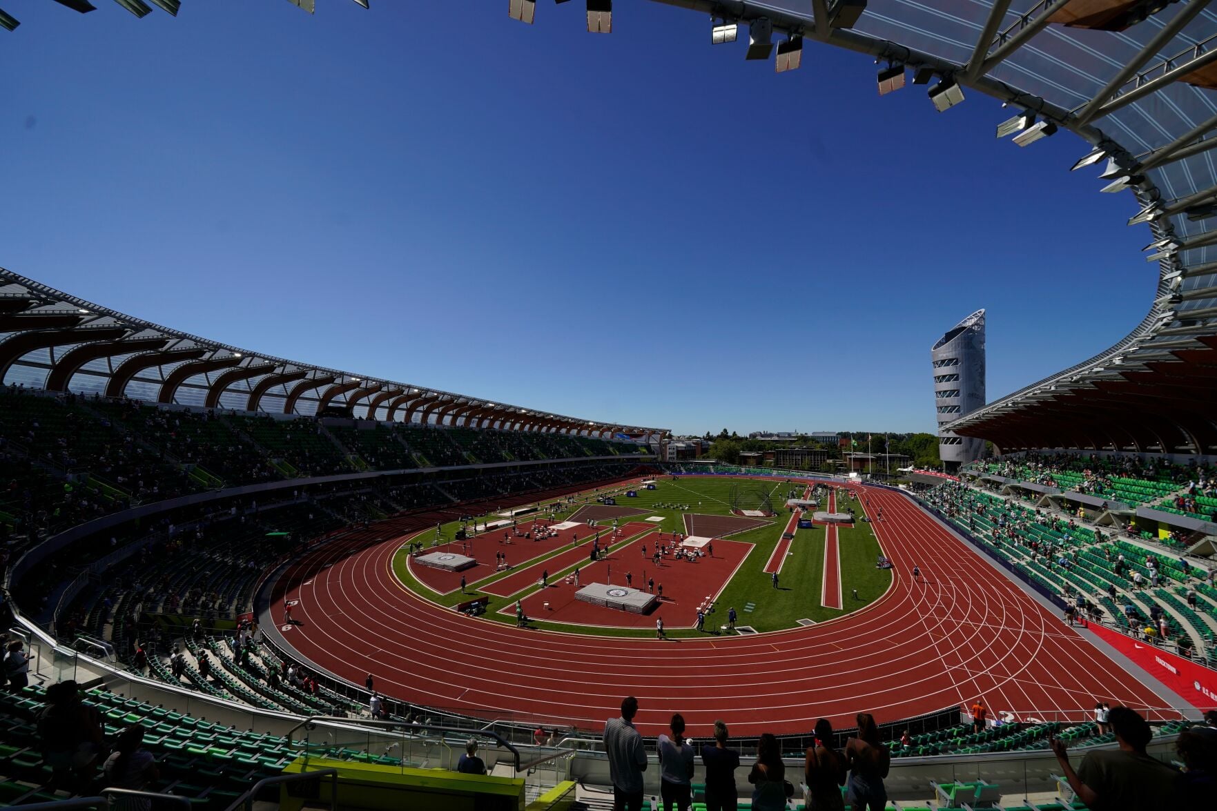 University of Oregon's Hayward Field evacuated following bomb threat ...