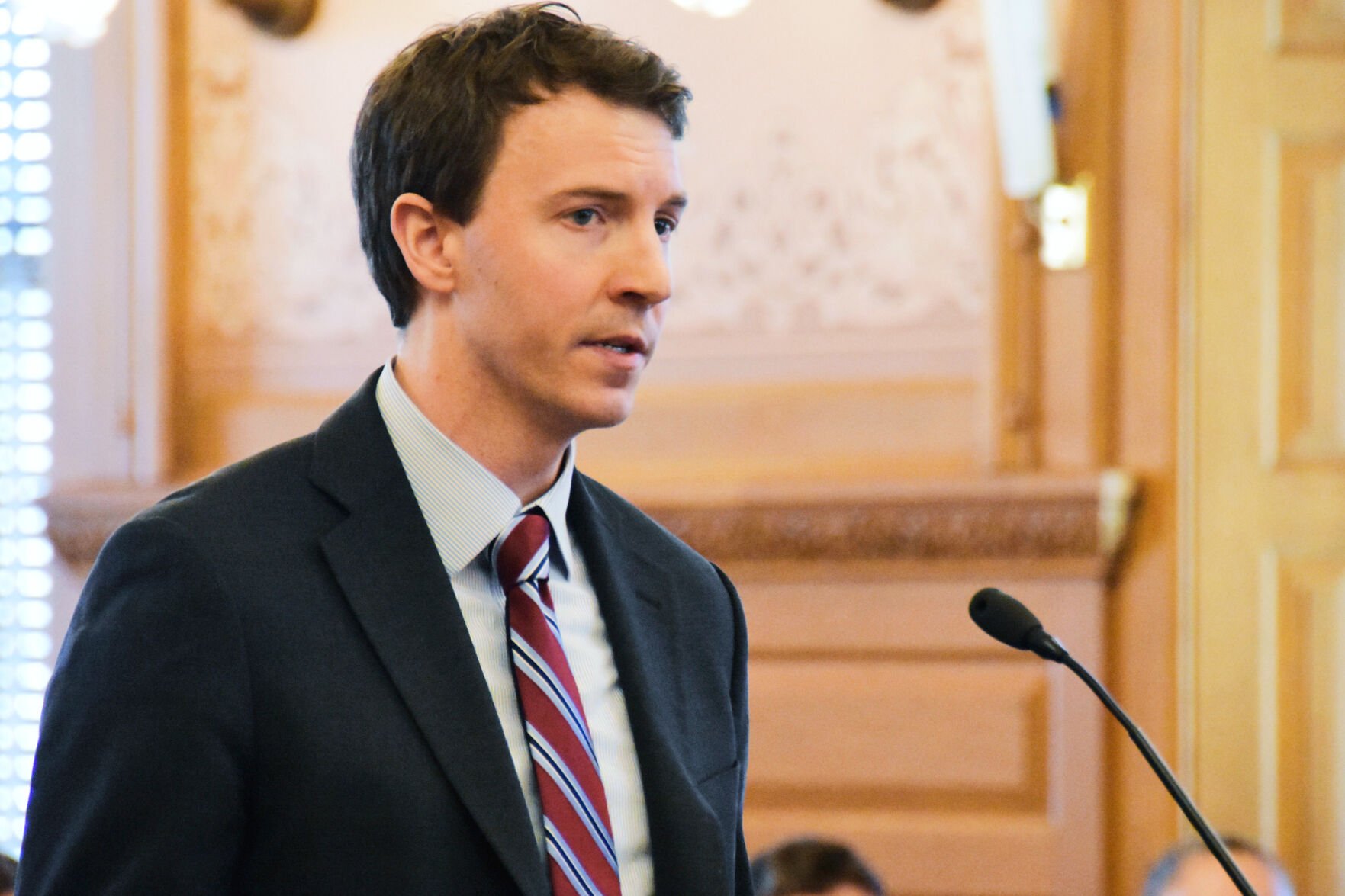 'Time to stick out your neck,' college CEO tells schools on contract ...