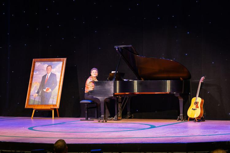 Former SU President Jim Davis honored at memorial service | Winchester ...