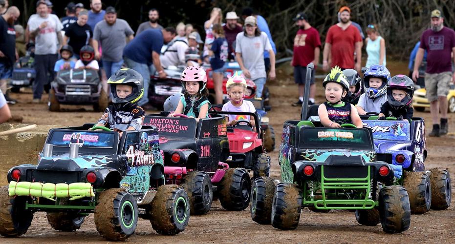 Metal mayhem: Demolition derby draws crowd despite rain | Winchester ...