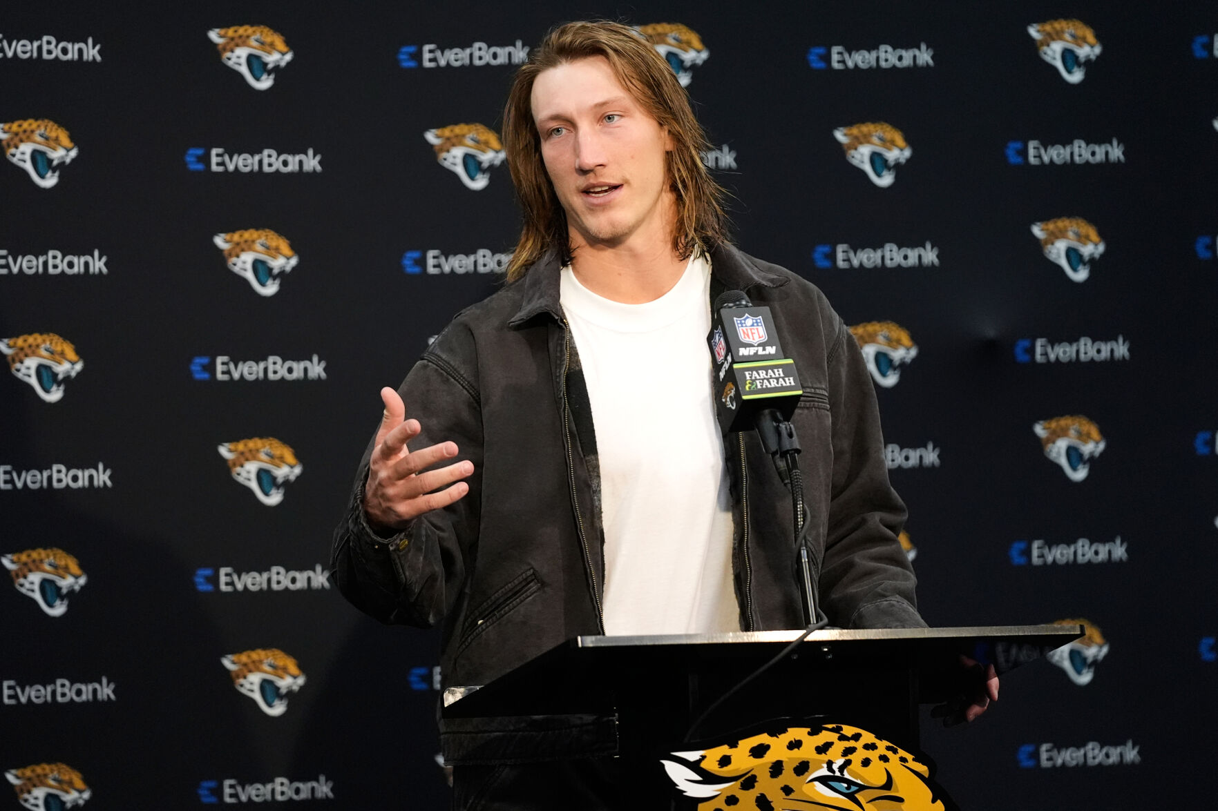 Jaguars QB Trevor Lawrence has no plans to cut his long locks despite ...