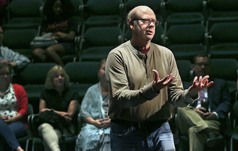 Character actor Stephen Tobolowsky gives acting, writing advice to SU ...