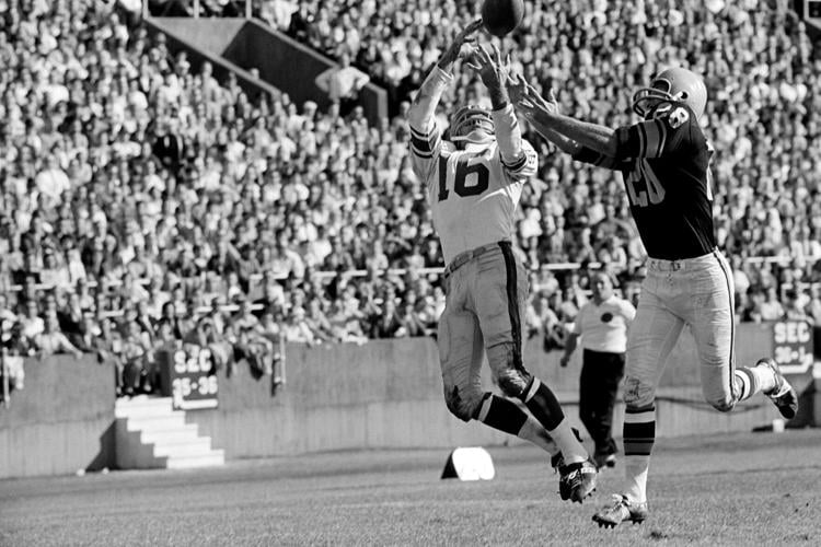 Clendon Thomas, a Hall of Fame running back for Oklahoma in the 1950s ...