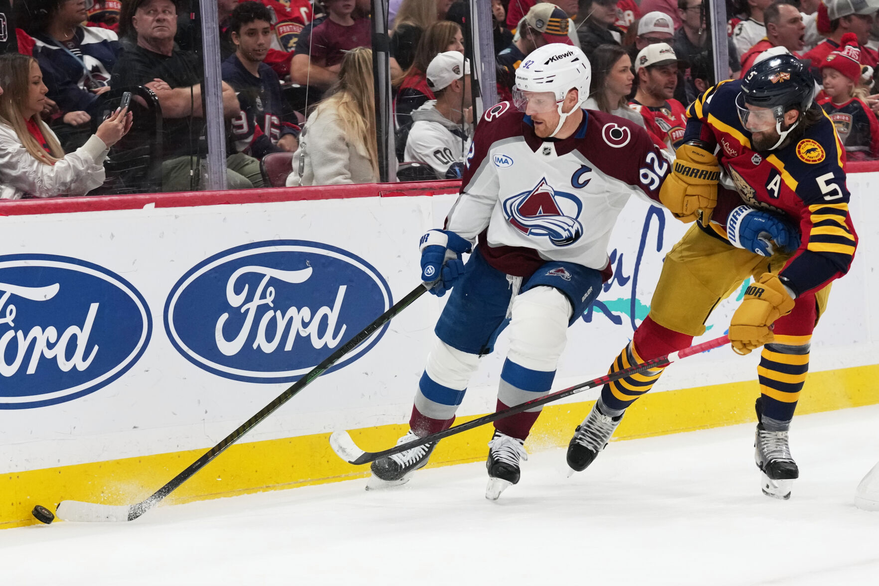 Gabriel Landeskog injured in Avalanche's game against Florida, needs ...