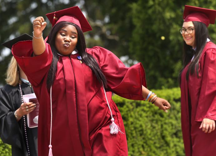 Handley graduates urged to help others, make memories | Winchester Star ...