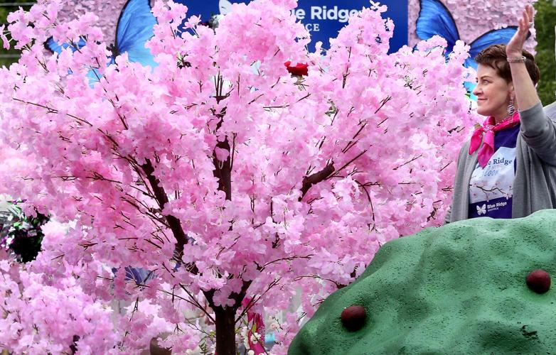 Rain or shine: Apple Blossom Grand Feature Parade draws thousands ...