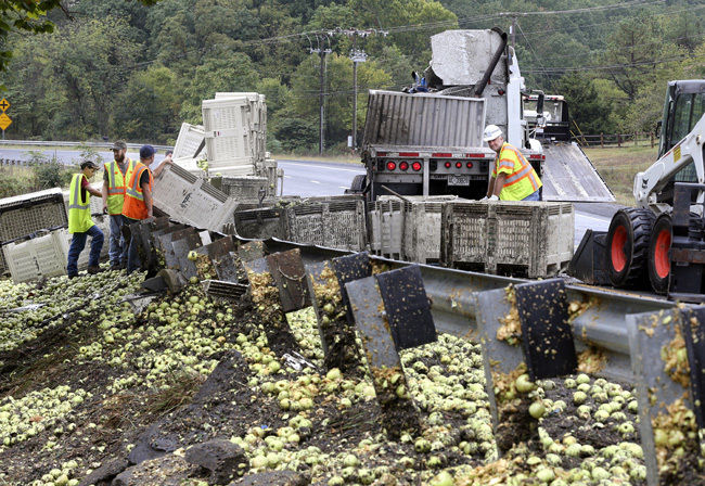 Photos of Overturned Apple Truck | News | winchesterstar.com