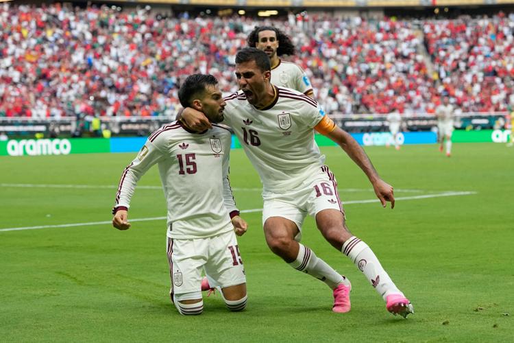 Spain wins World Cup group, beating Uruguay 1-0 as Muslera’s error ...