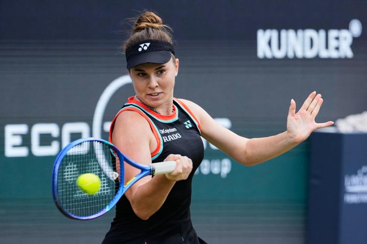 Linda Noskova beats Jessica Pegula on grass to win the Berlin Open ...