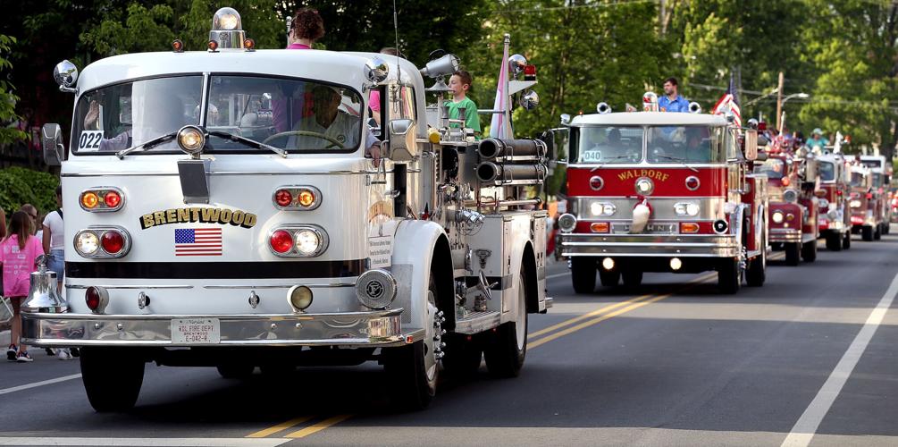 Bloom fanatics new and old flock to the Firefighters’ Parade ...