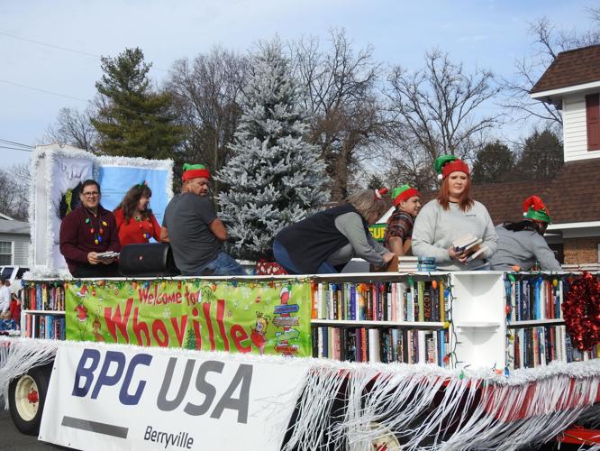 Clarke County Christmas Parade draws a huge crowd | Winchester Star ...