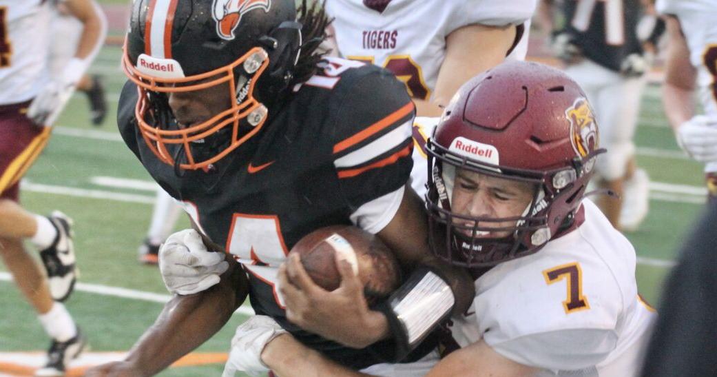 Winhawks football falls to defending champs | Sports | winonapost.com