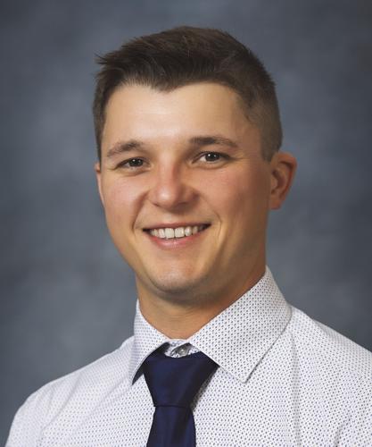 Interprete de Espanol Nick Moon une las asistentes de salud en Winona ...