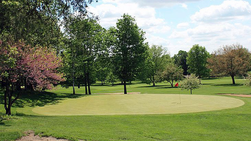 With holes that tease and a setting that delights, Lake Wisconsin CC is ...
