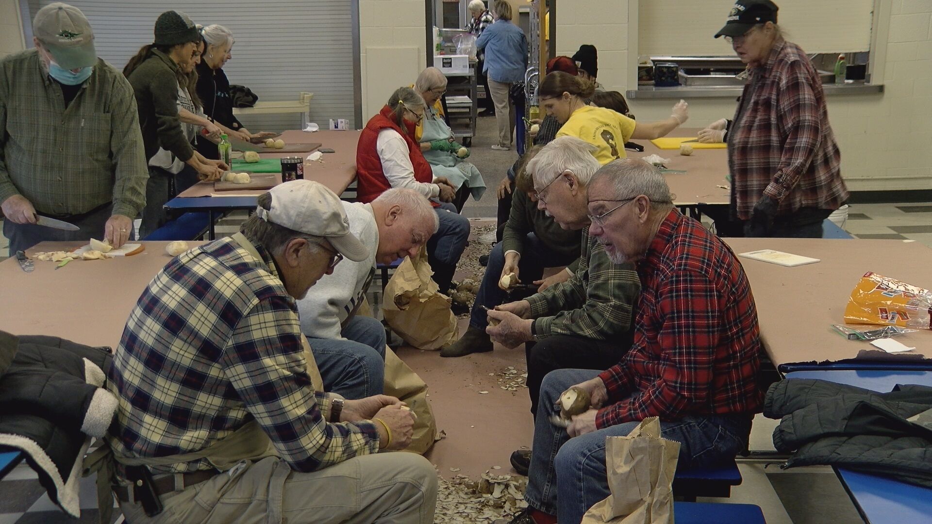 Rhinelander Lions Club makes free Christmas dinners for community ...
