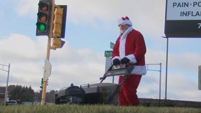 Santa mows the lawn at Rhinelander chiropractic | News | wjfw.com