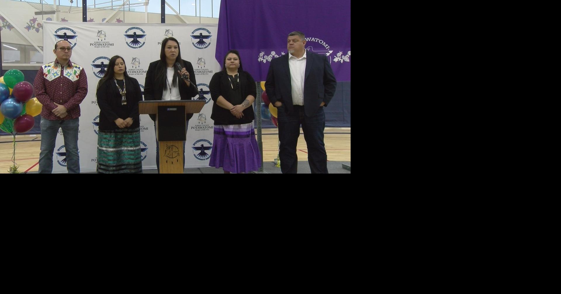 Forest County Potawatomi unveil dual language signs | News | wjfw.com