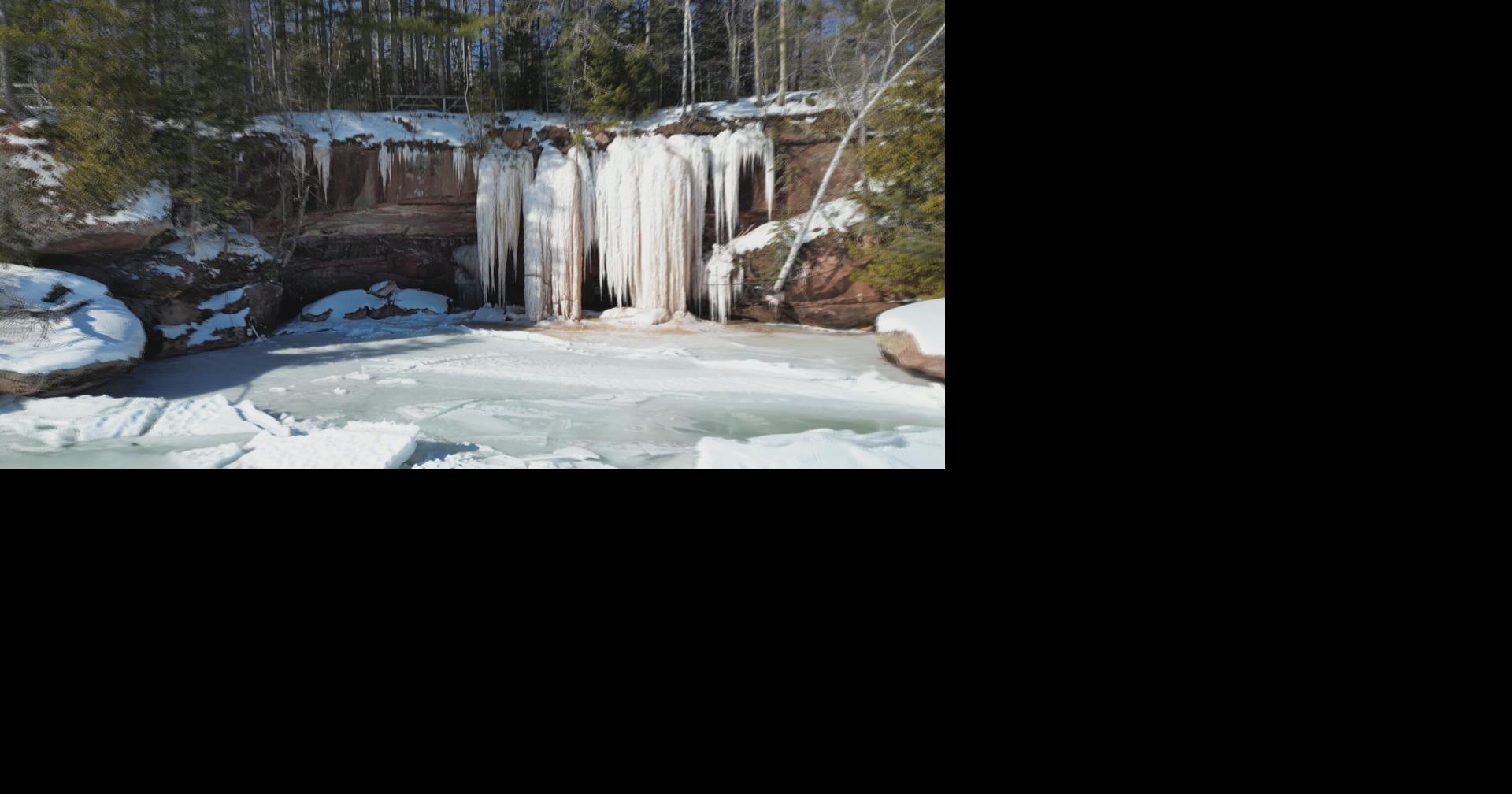 Ice cave tours open along Wisconsin's shoreline of Lake Superior ...