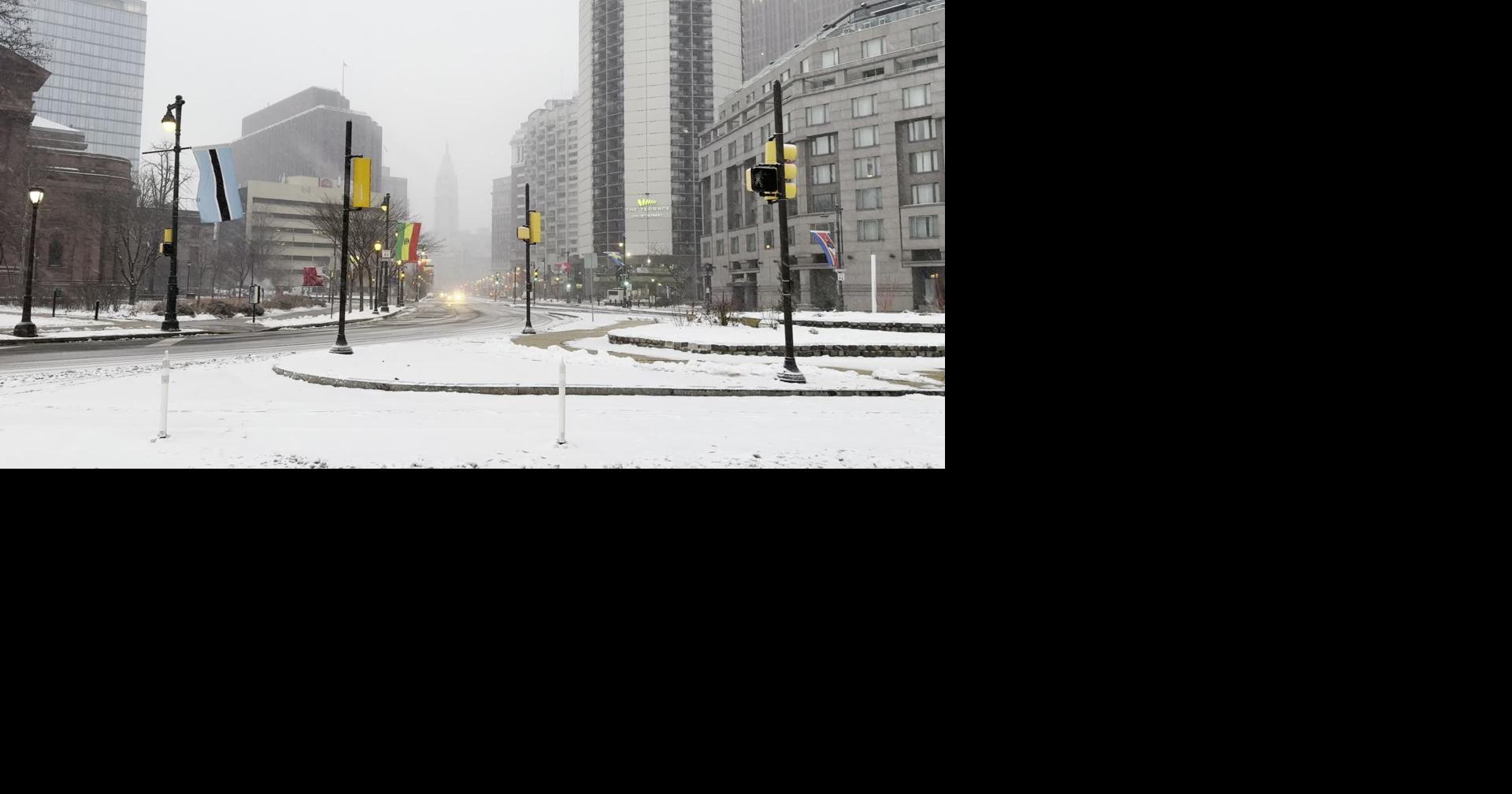 RAW VIDEO: Snowfall in Downtown Philadelphia | Video | wkow.com