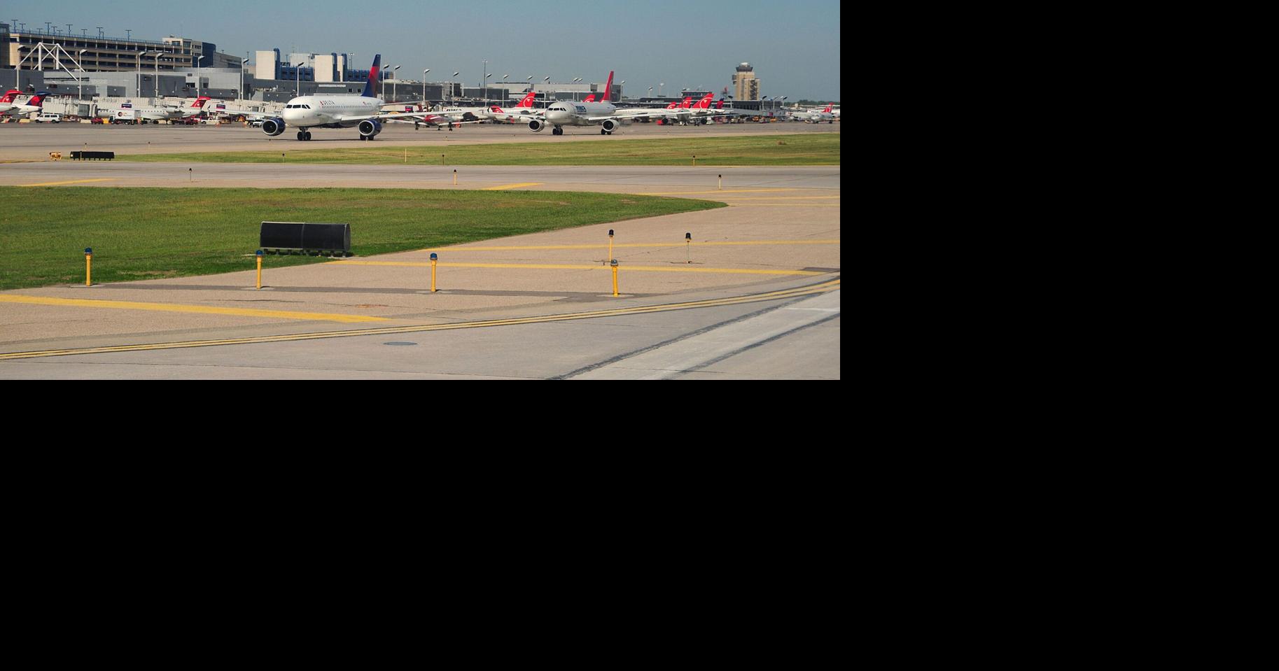 Pilots abort takeoff after window opens in the jet’s cockpit | National ...