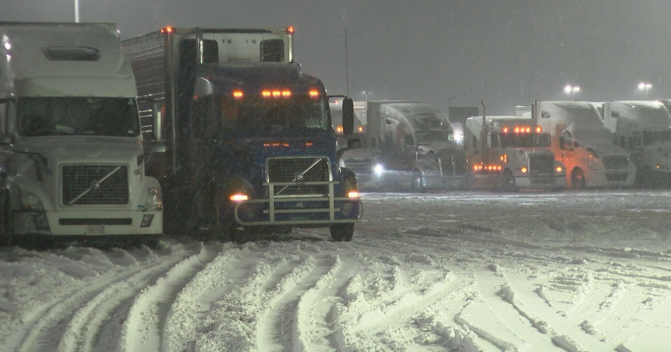 "It's not worth it": Heavy snow in Juneau County strands truck drivers ...