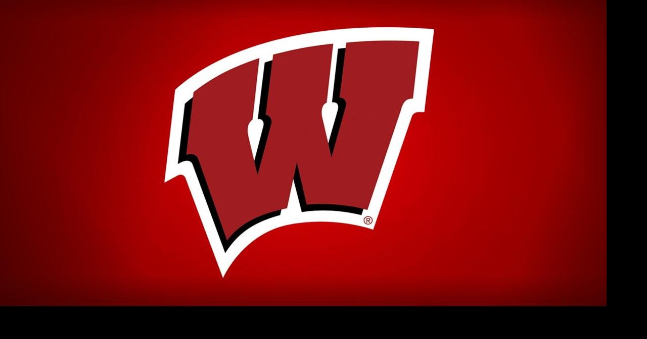 Wisconsin Badgers hockey teams play at Wrigley Field | News | wkow.com