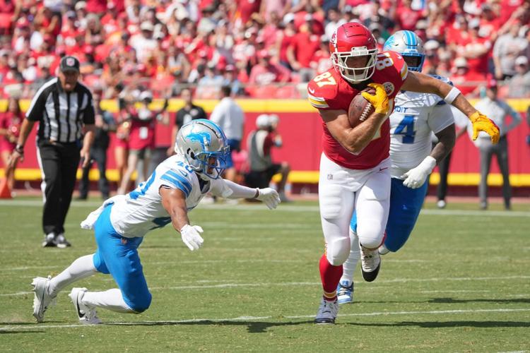 Kansas City Chiefs QB Patrick Mahomes throws audacious behind-the-back pass to Travis Kelce in ...