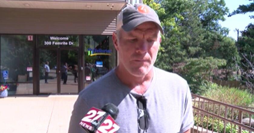 Brett Favre visits Tellurian Behavioral Health clinic in Madison to ...